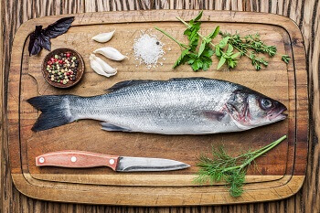 Wie Sie eine Forelle filetieren: So gehen Sie dabei vor